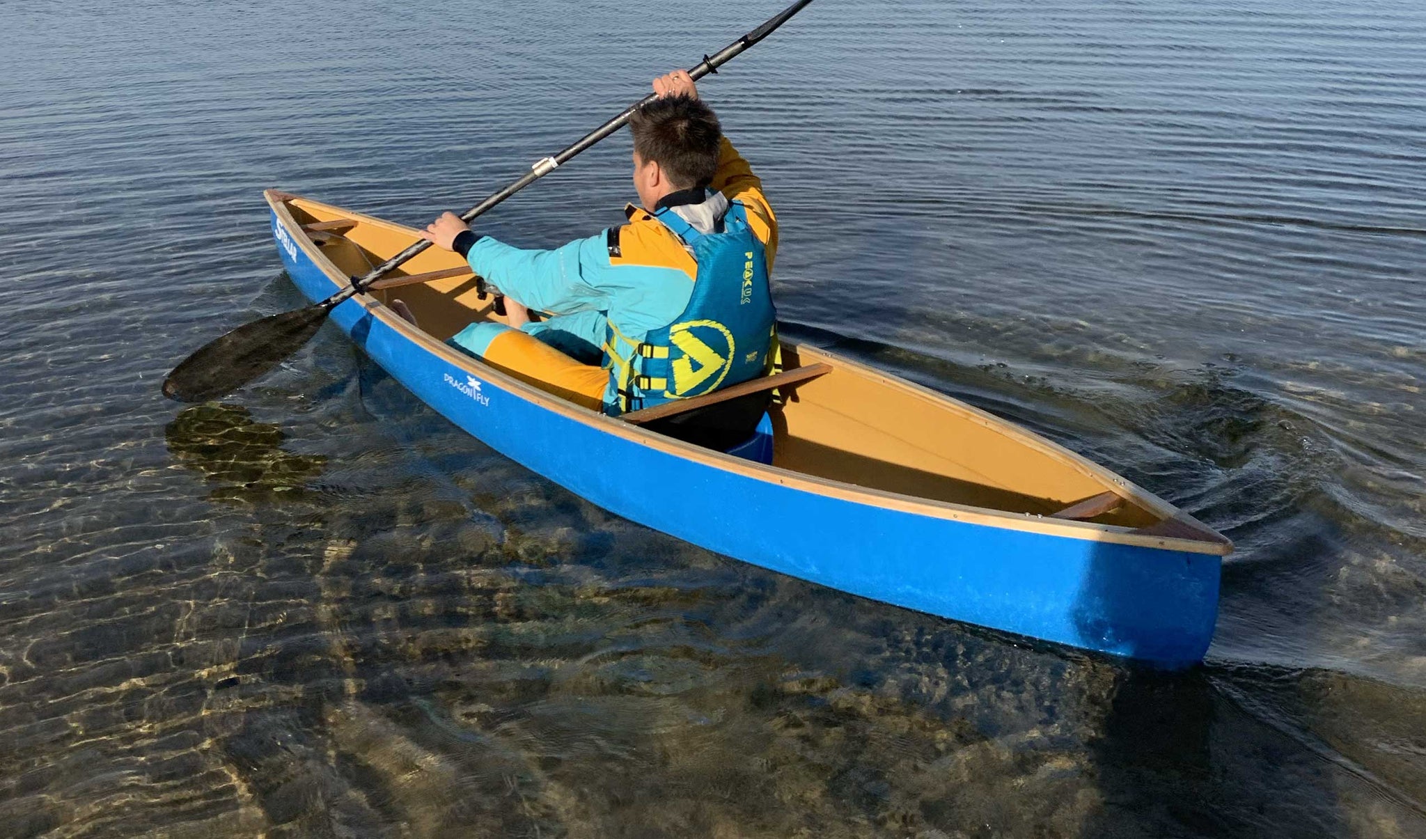 Stellar Dragonfly: The solo canoe weighing just 12.5 kg in blue