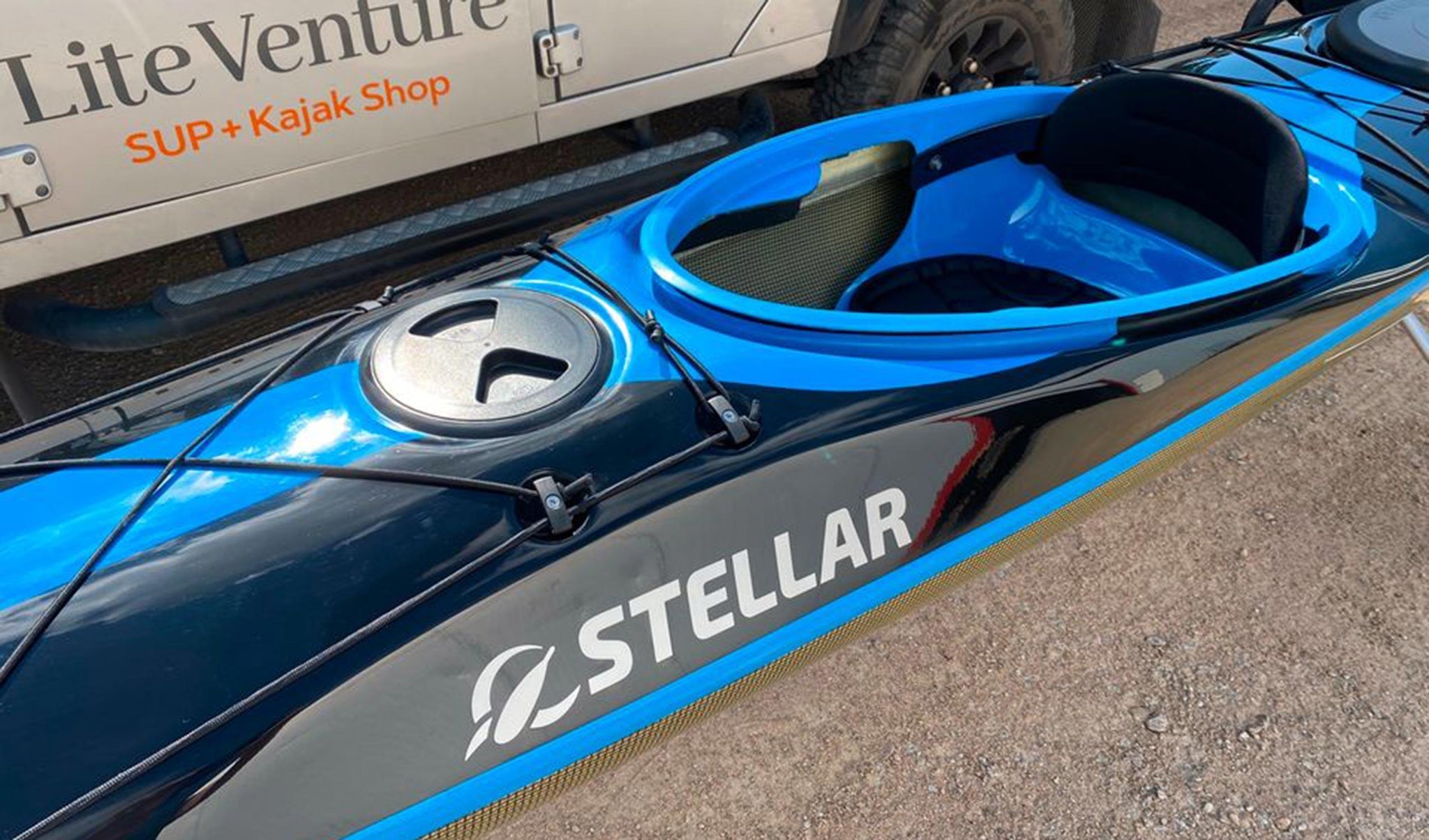 16.5 kg lightweight leisure kayak Stellar S14, black/blue